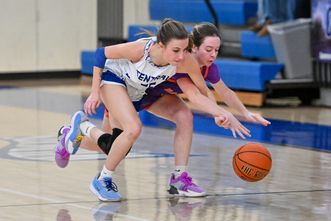 Doyle double-double, fast start help Wildcats kick off 2025 with ...